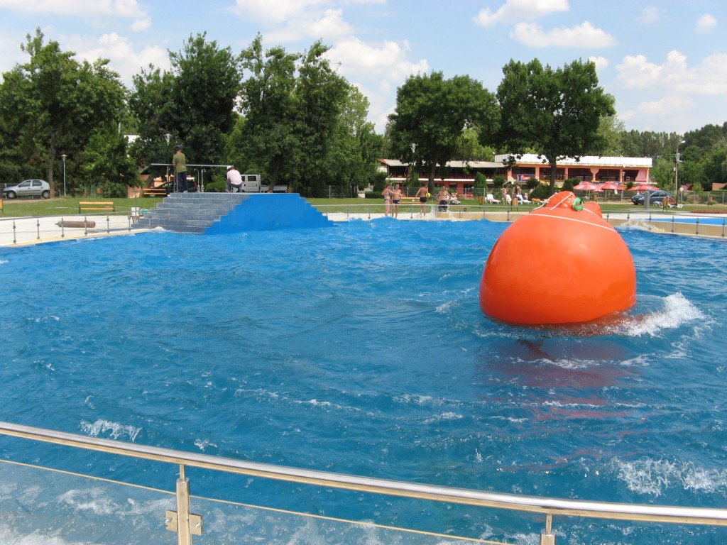 La Ștrandul Neptun din Arad se dă startul la “Scăldatul Copilăriei ...