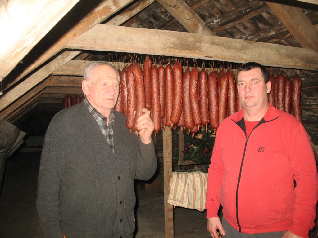 REPORTAJ / Misterele reţetei secrete a salamului de Nădlac - Radio ...