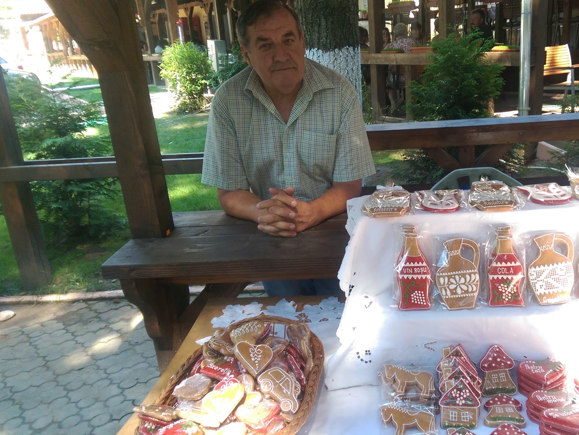 ??Turte dulci cu ornamente tradiţionale - Radio România Timișoara