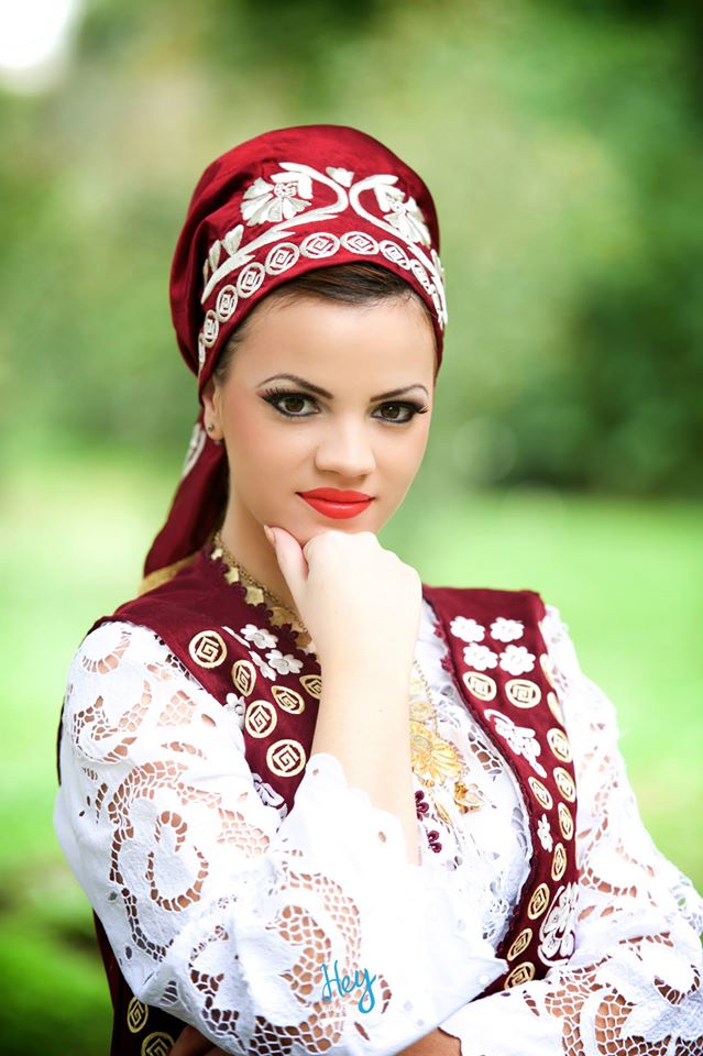 Dansul şi cântecul popular, psihologia şi televiziunea, pasiuni şi ...