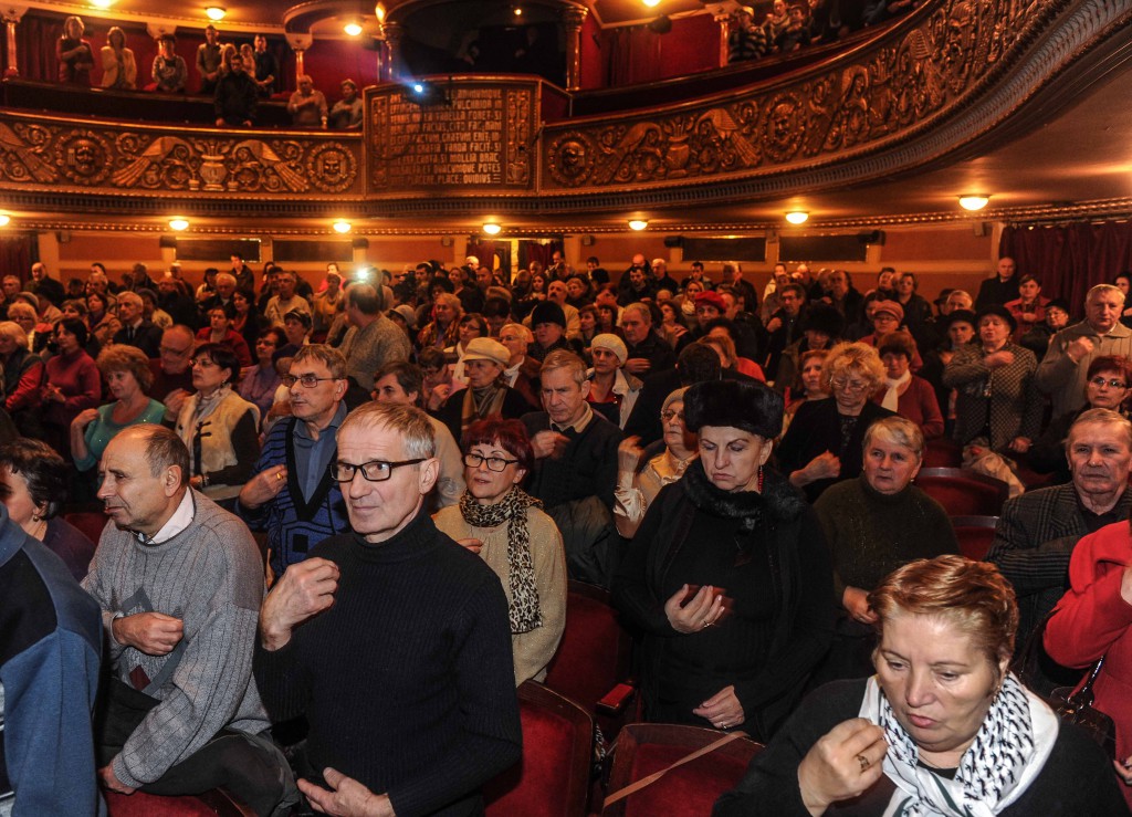 Spectacol folcloric aniversar-comemorativ dedicat eroilor Revoluţiei ...