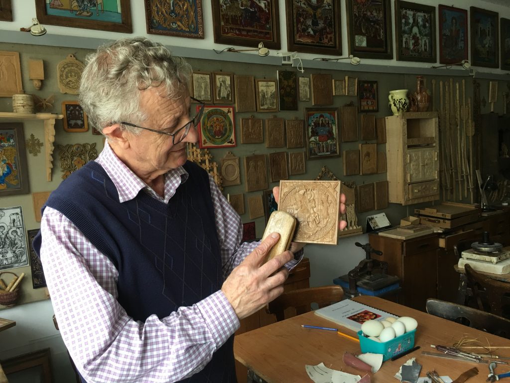 FOTO-REPORTAJ / Popas în atelierul de artă tradițională al unui “Tezaur ...