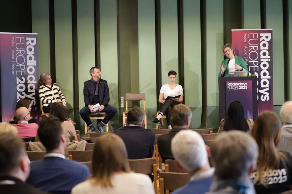 Flavia Voinea, primul jurnalist radio din România speaker la RadioDays ...