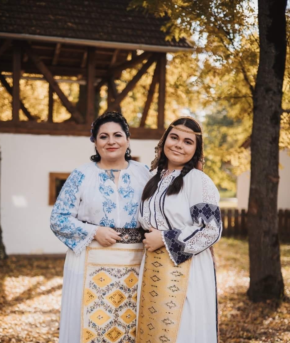 Perpetuarea talentului în familii bănățene: Codruța Măgurean și fiica ...