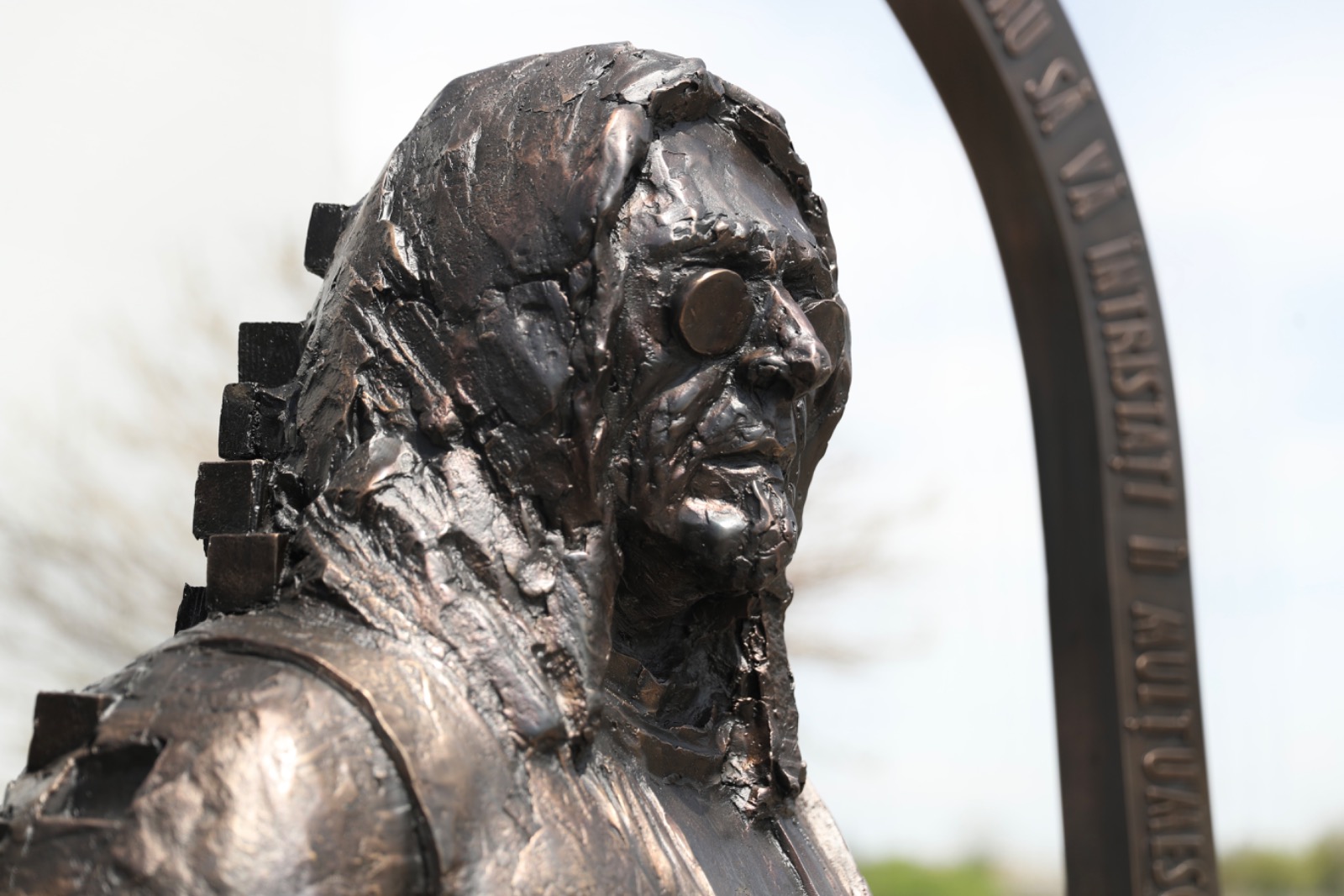 Statuia lui Adrian Bărar, fostul lider al trupei Cargo, va fi dezvelită ...