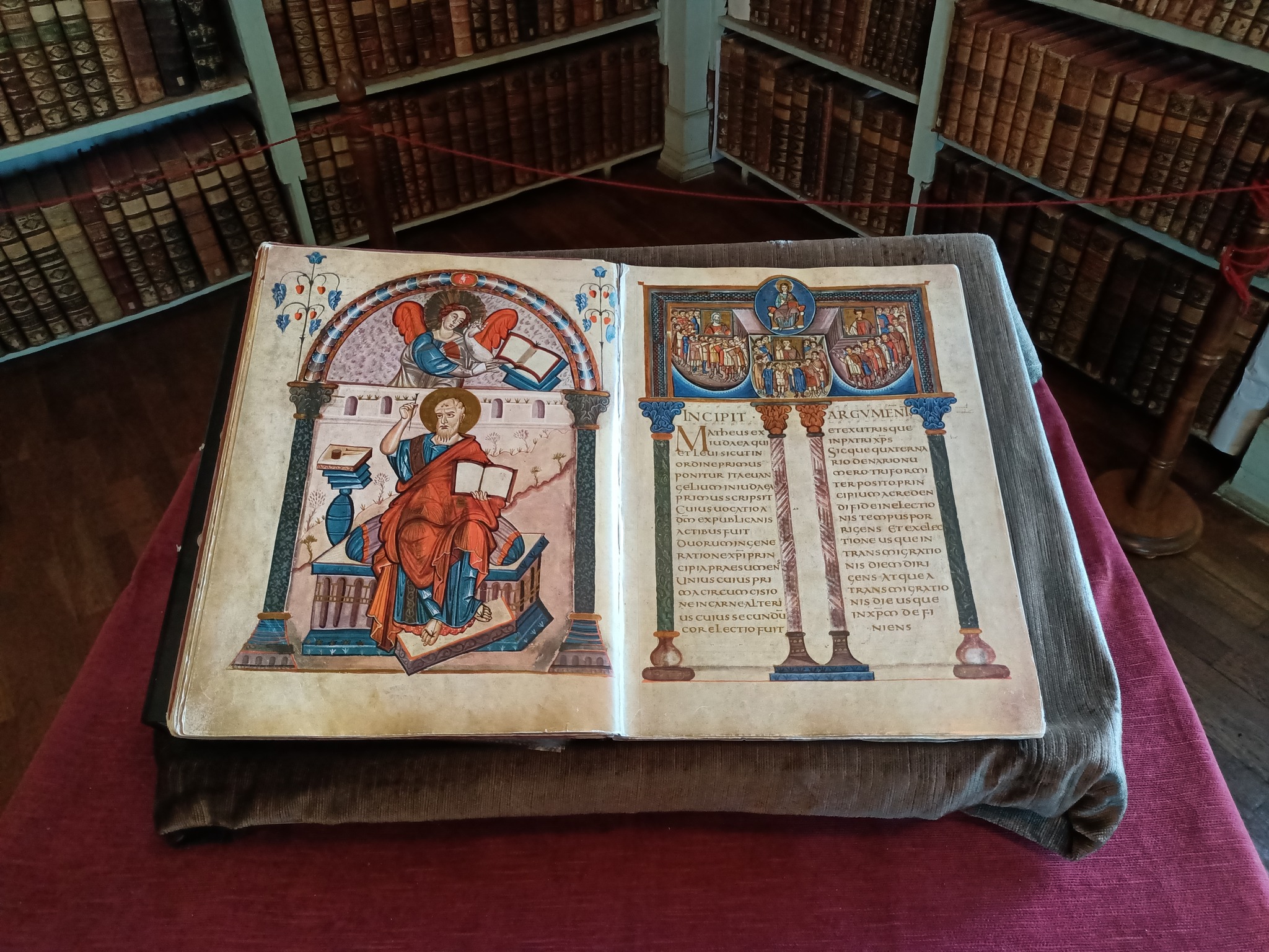 Codex Aureus, expus pentru prima dată în ultimul sfert de secol - Radio ...