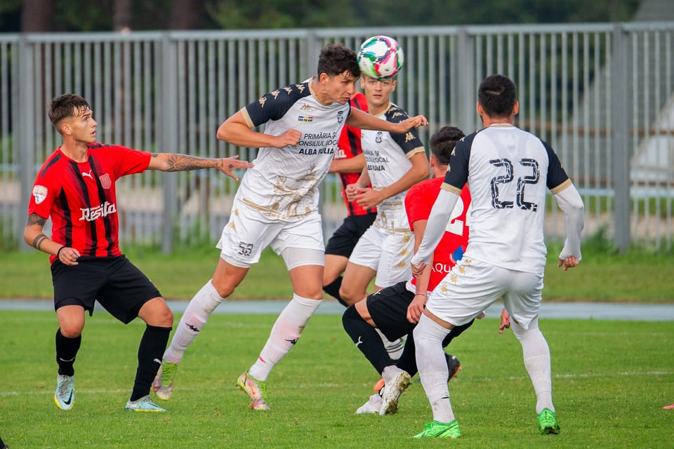 Un penalty a decis câştigătoarea duelului dintre CSM Reşiţa şi Unirea ...