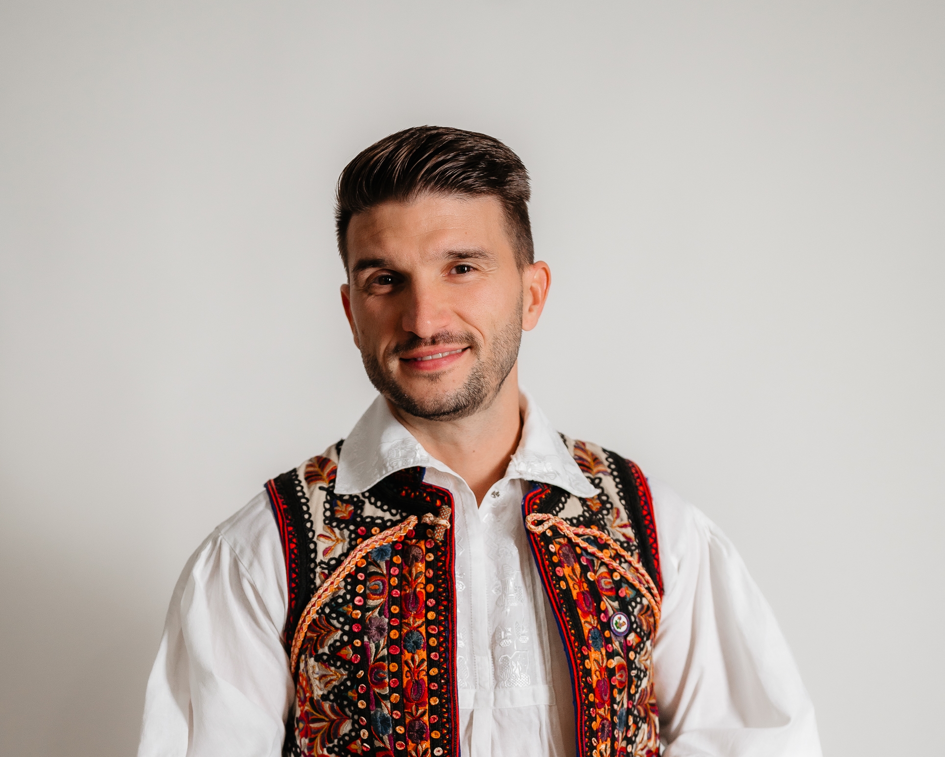Ciprian Pop, interpretul care reprezintă cu cinste Banatul pe marile ...